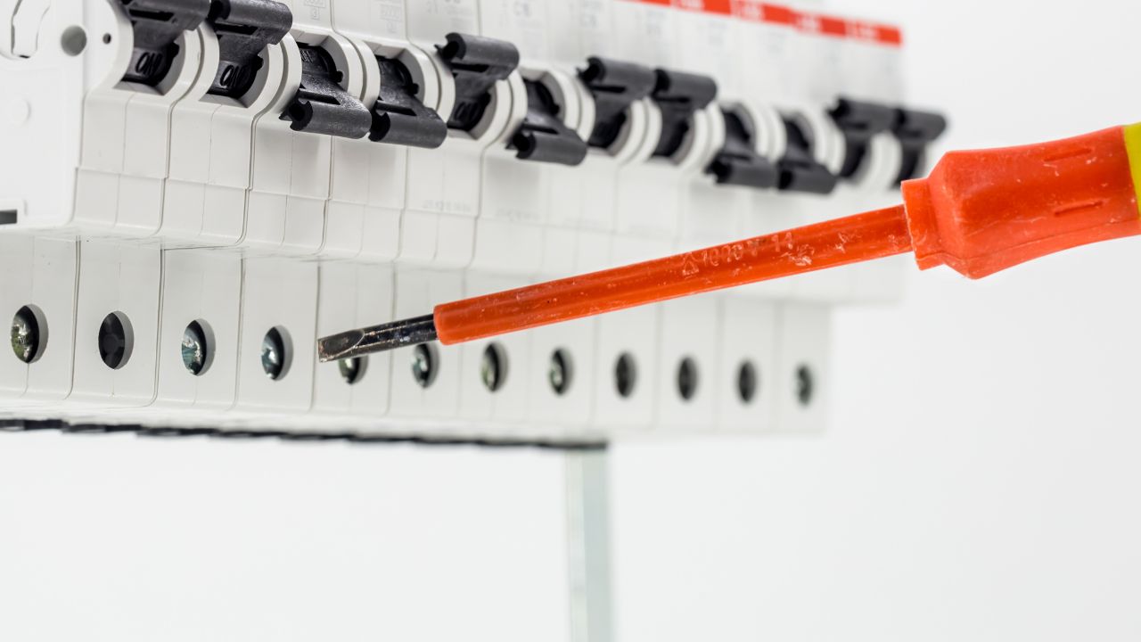 Estimating the Price of Installing Electrical Outlets and Switches ...